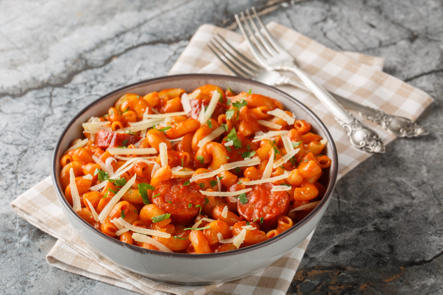 One Pot Hot Link Pasta - Oliver's Markets